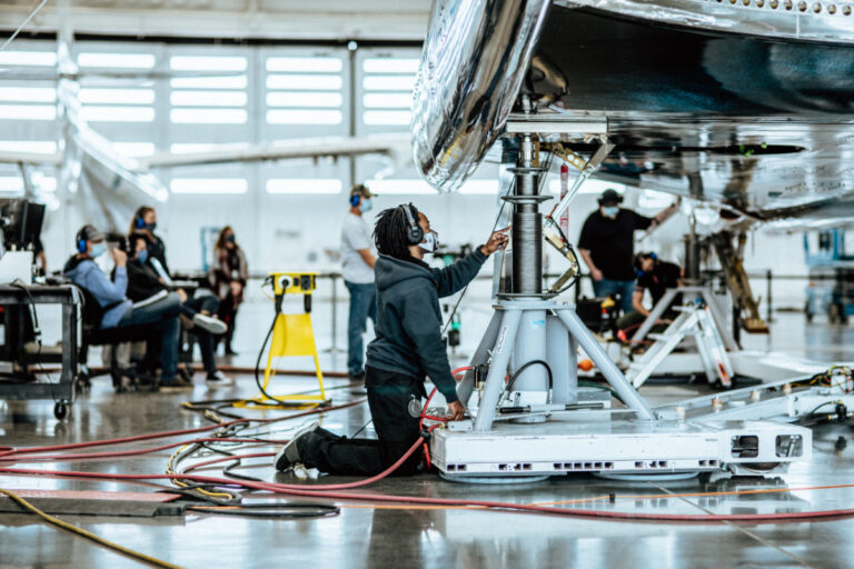 Why Are There Less Women in Green Aerospace than Men? – Plane Speak